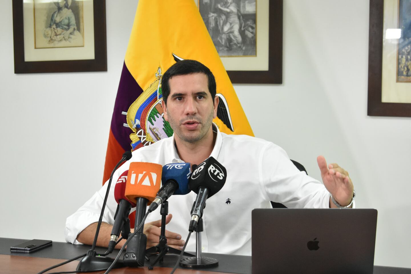 Roberto Luque: "ya no existe riesgos de cortes de luz" – Metro Ecuador