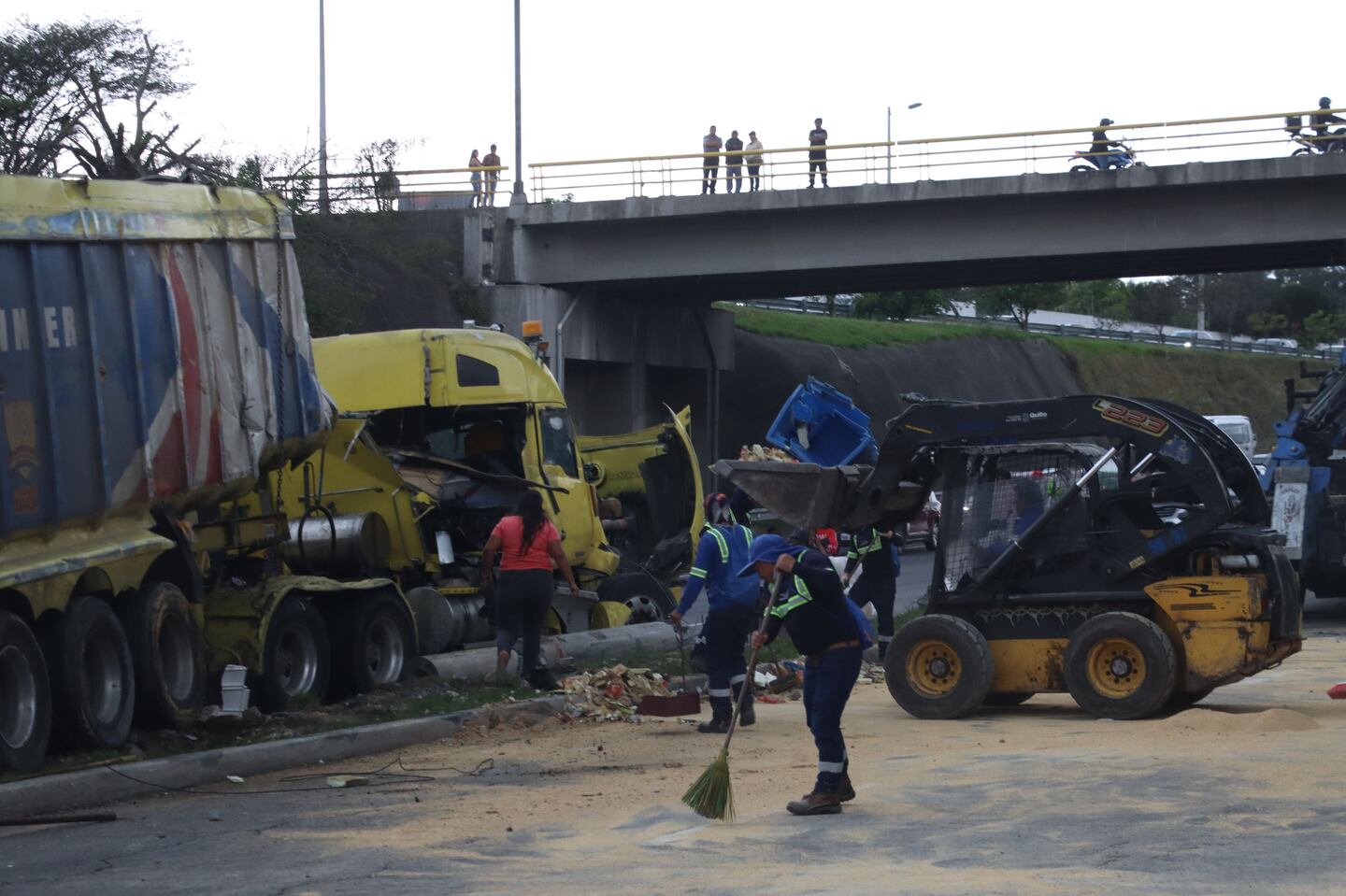 Tres fallecidos y nueve heridos en accidente múltiple en la Ruta Viva – Metro Ecuador