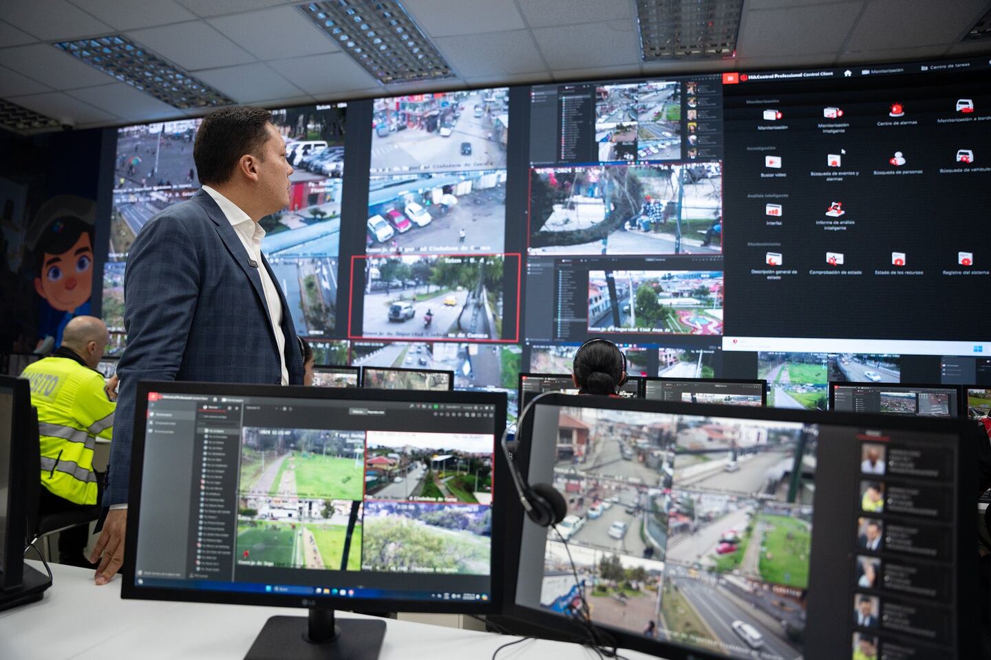 Cuenca cuenta con moderna sala de monitoreo de seguridad – Metro Ecuador