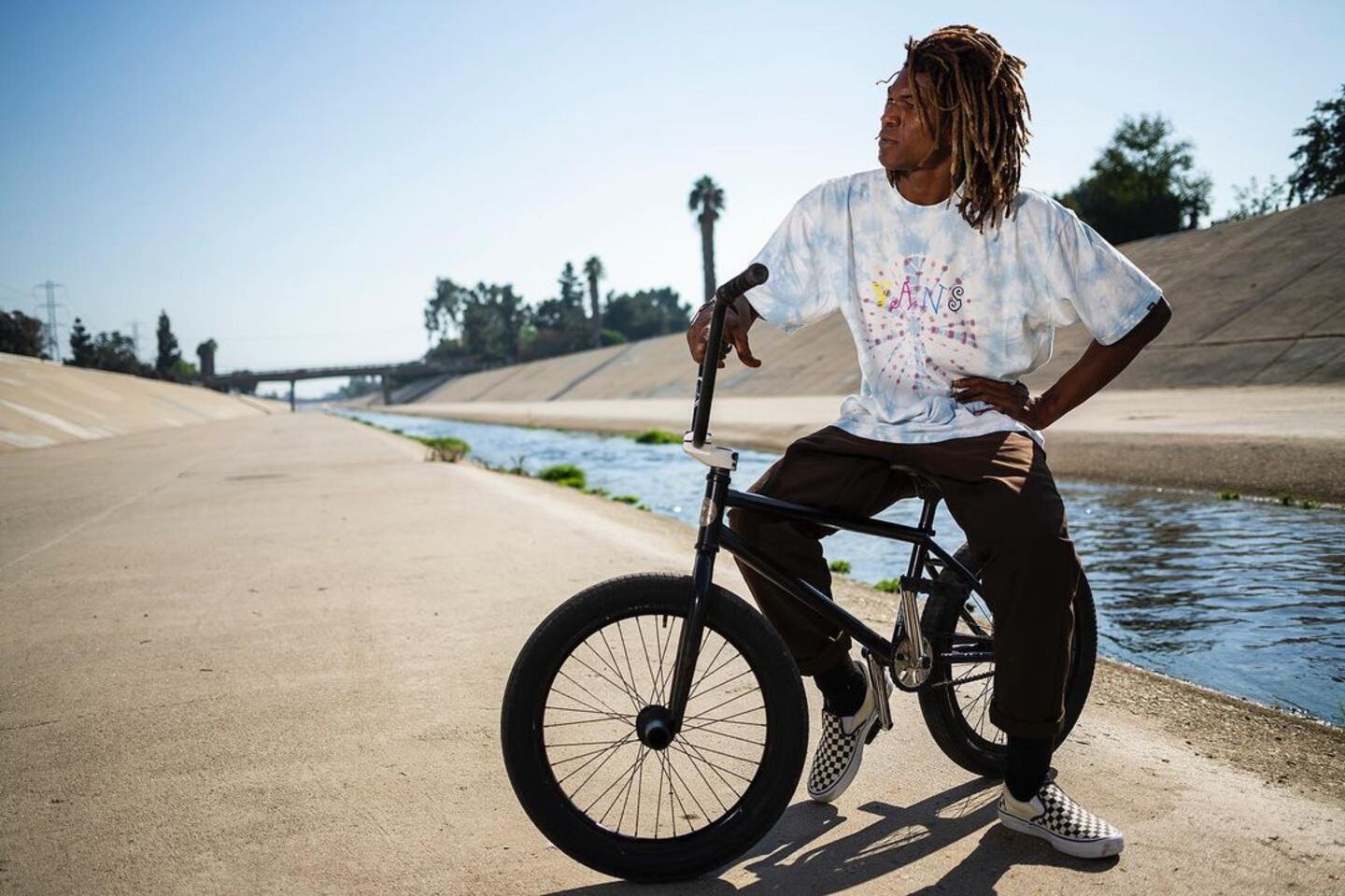 Jonathan Camacho, ciclista ecuatoriano que compite con una llanta ...