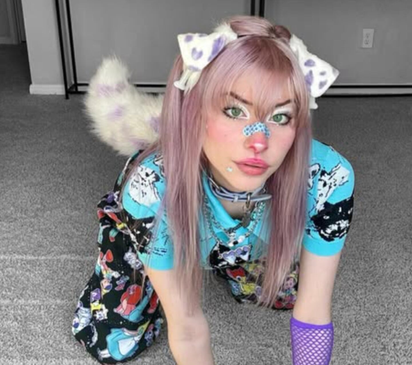 Meow Dalyn se vuelve viral por vivir “como un perro” – Metro Ecuador