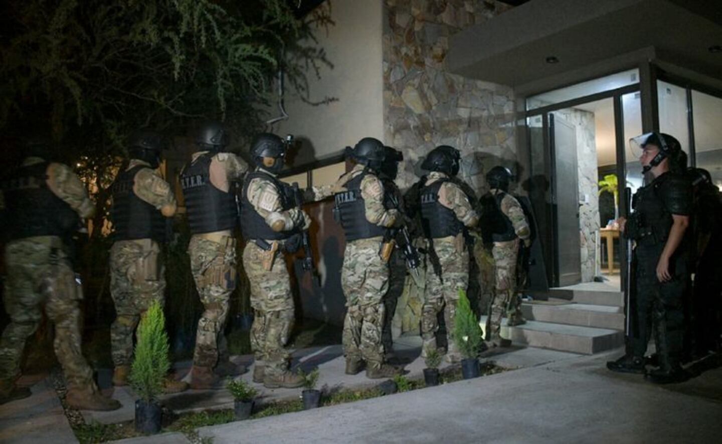 Así es la lujosa casa donde se hospedaba la familia de Fito en ...