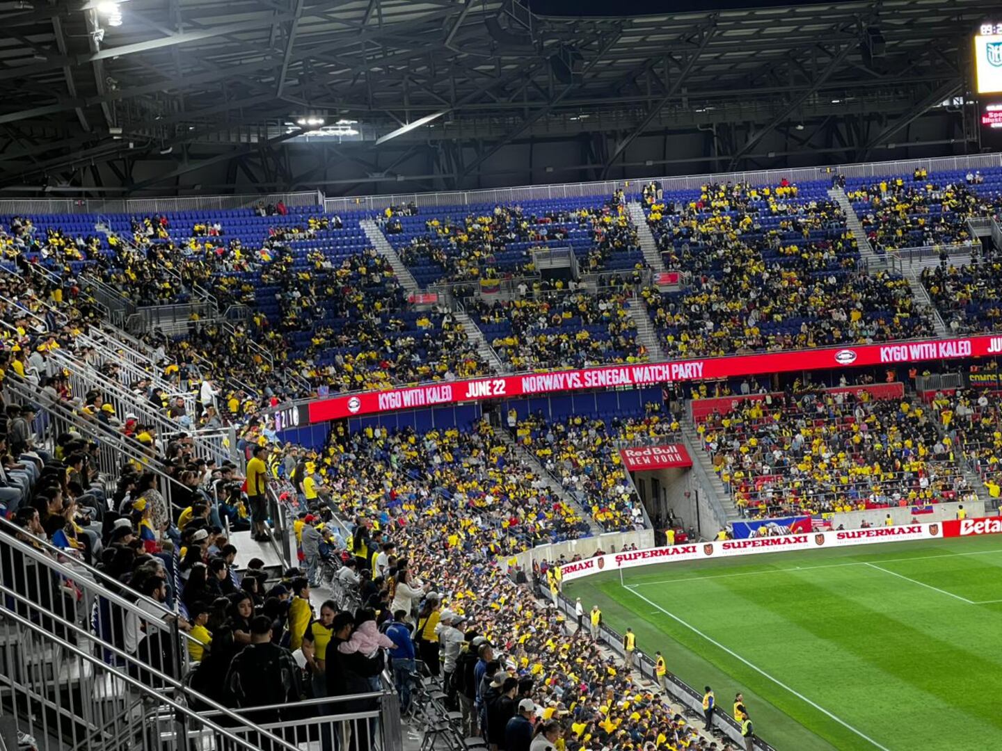 Más de 20 mil ecuatorianos hicieron vibrar a La Tri en New Jersey ...