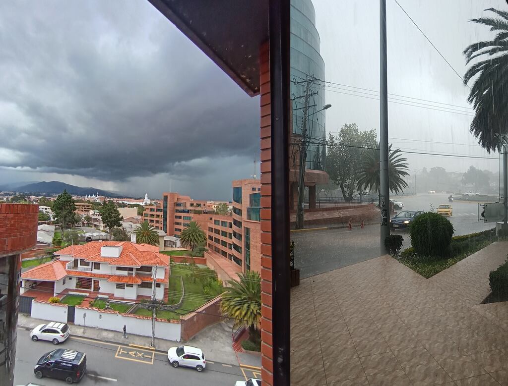Fuertes lluvias y tormenta eléctrica en Cuenca | Reporte meteorológico ...