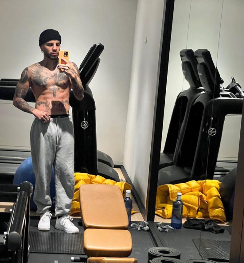 Con la máscara de este superhéroe Rauw Alejandro sorprendió a sus fans ...